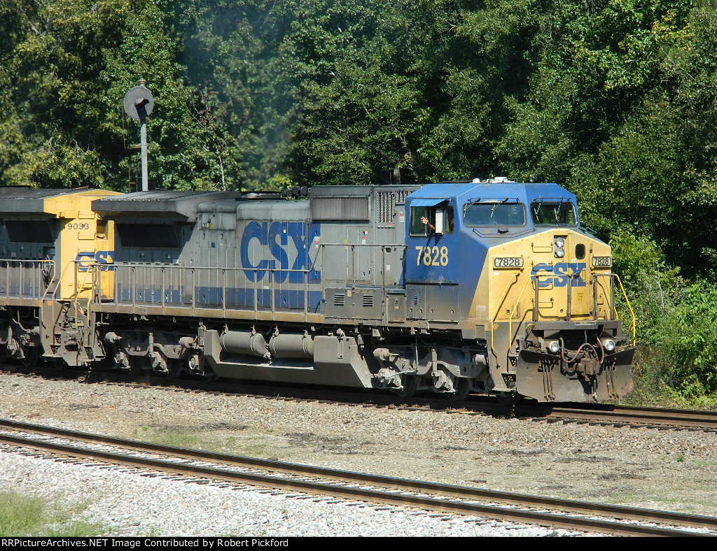 CSX 7828 (C40-8W)